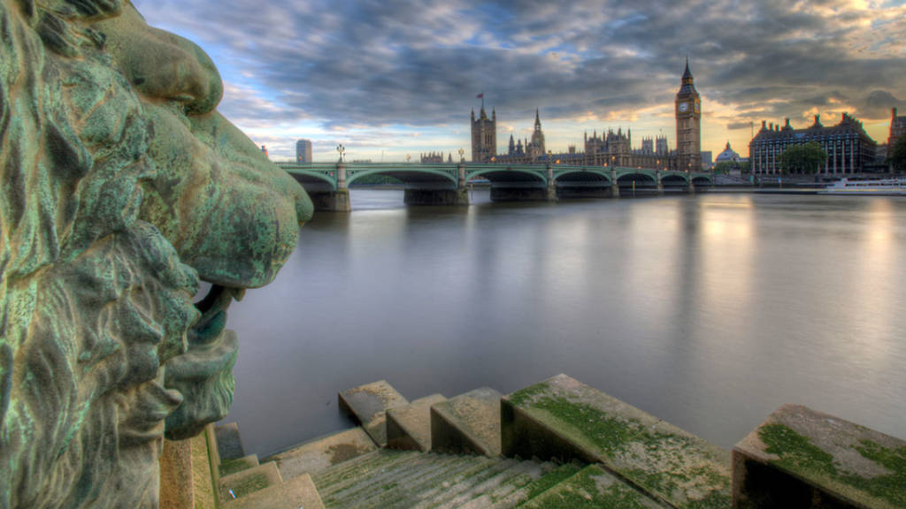 43 evocative photos of London from John Esslinger