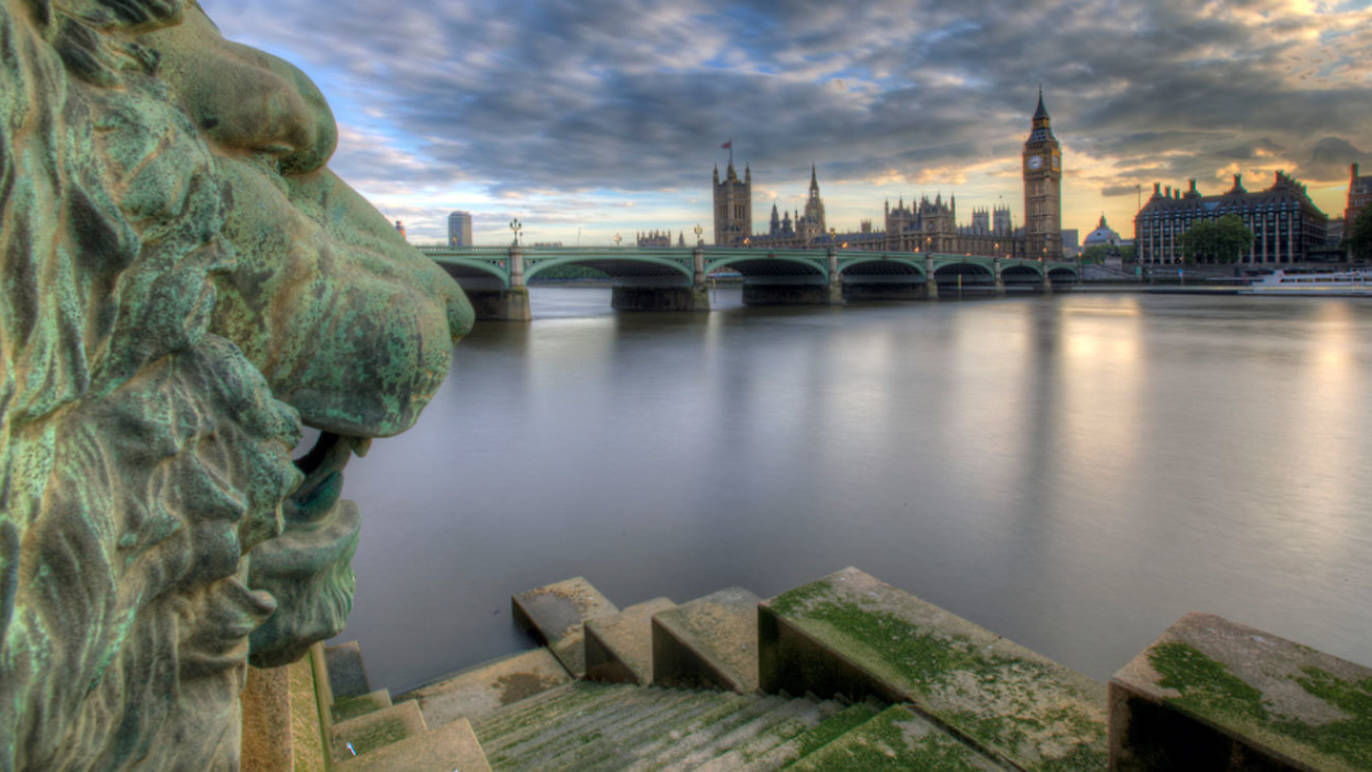 43 evocative photos of London from John Esslinger