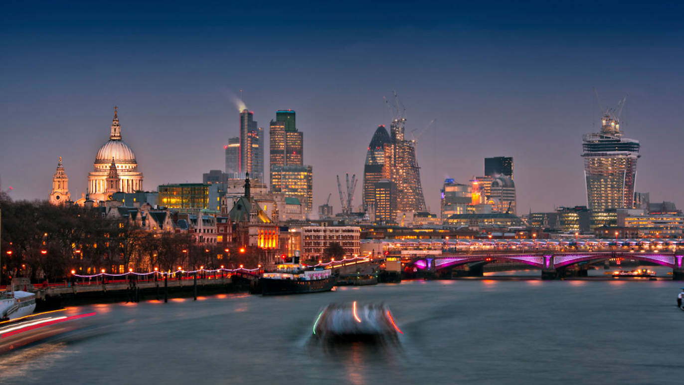43 evocative photos of London from John Esslinger
