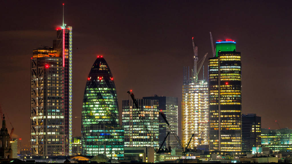 43 evocative photos of London from John Esslinger