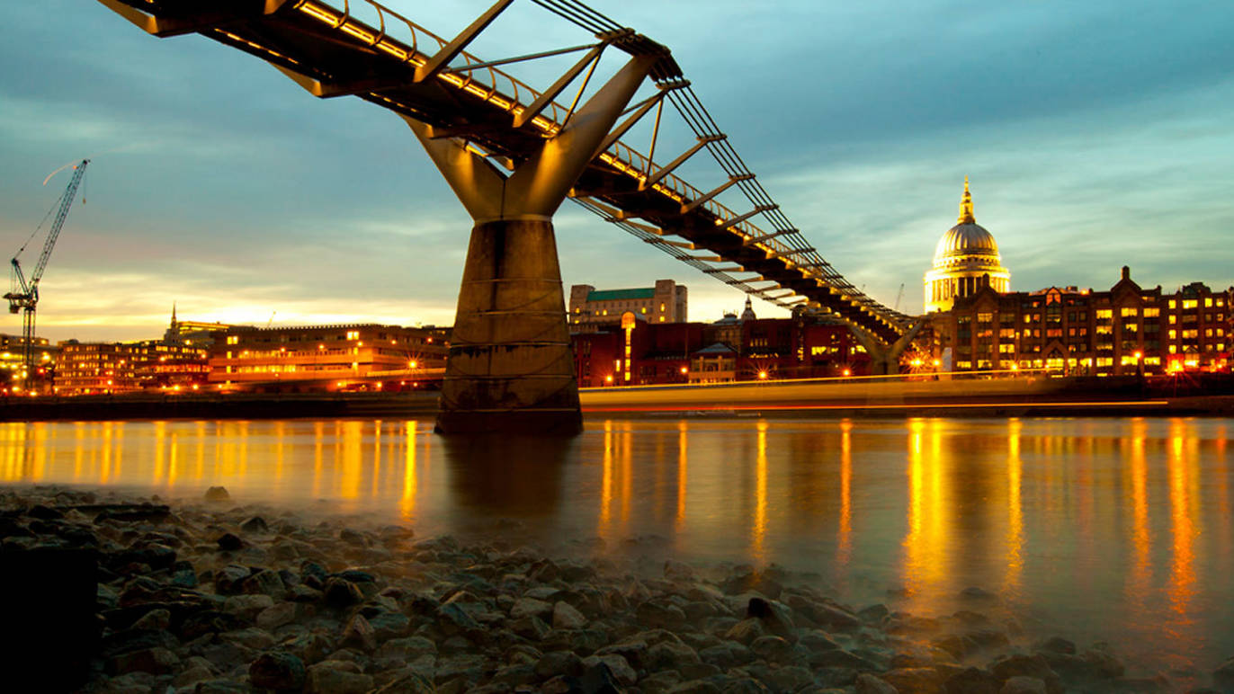 43 evocative photos of London from John Esslinger