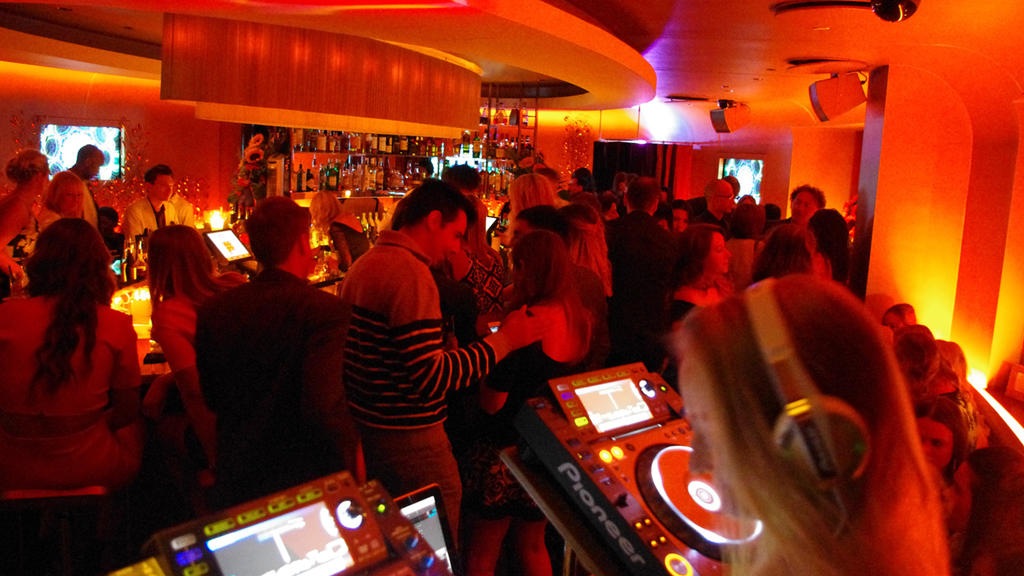 The Colony Club Restaurant and Bar | Bars and pubs in Park Lane, London