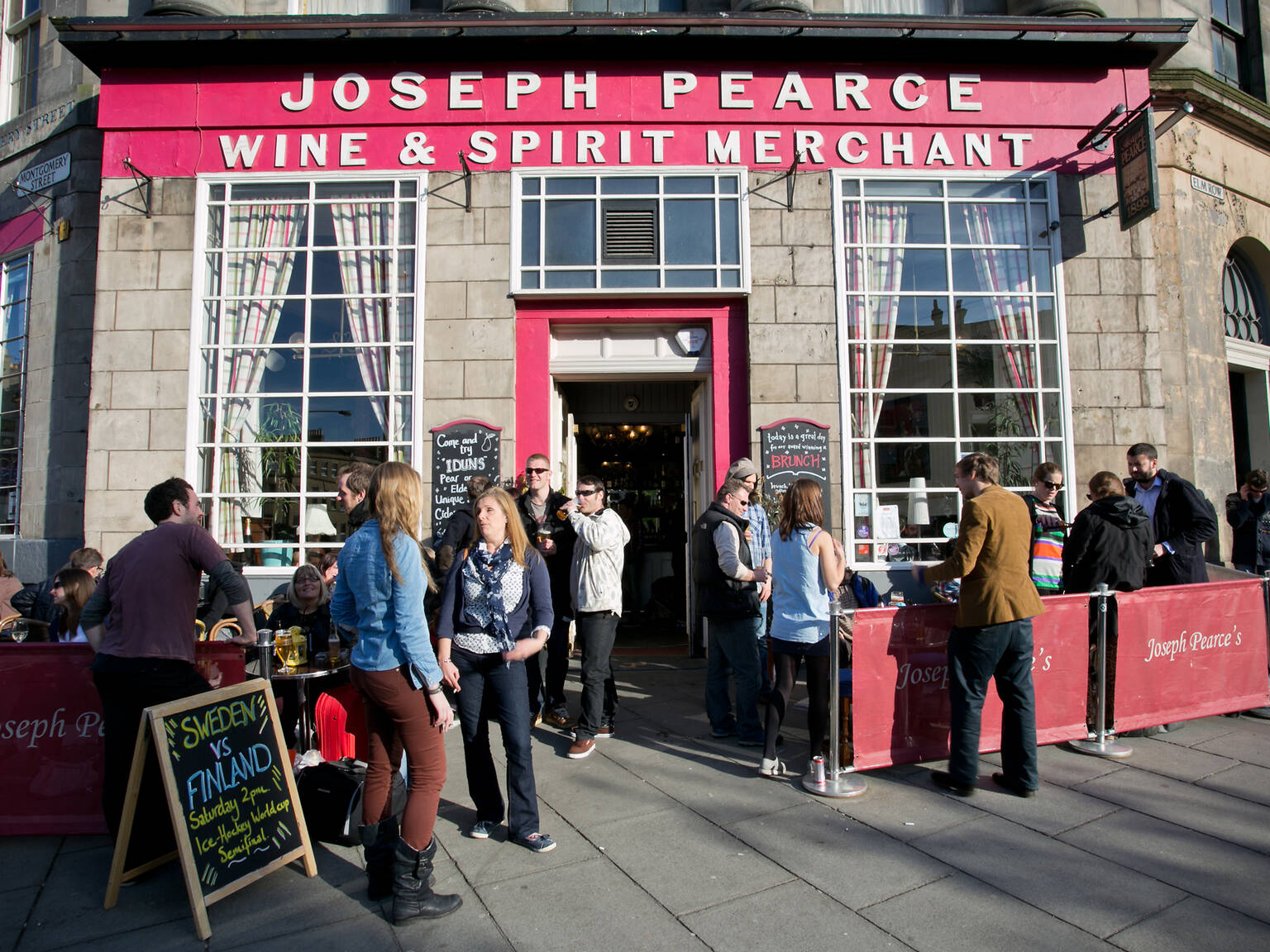 15 Best Bars in Edinburgh Right Now