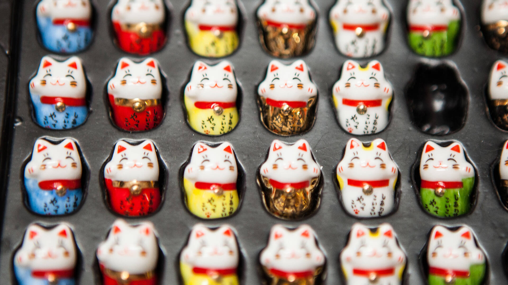 AJ Housewares & Gifts | Shopping in Armour Square, Chicago