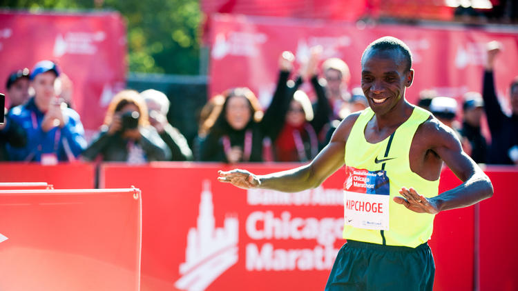 Chicago Marathon 2014 elite runners cross the finish line