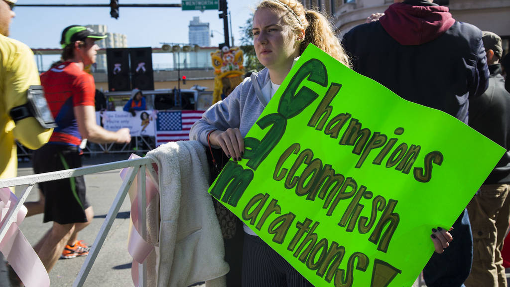 Chicago Marathon 2014 funniest spectator signs - Slideshow