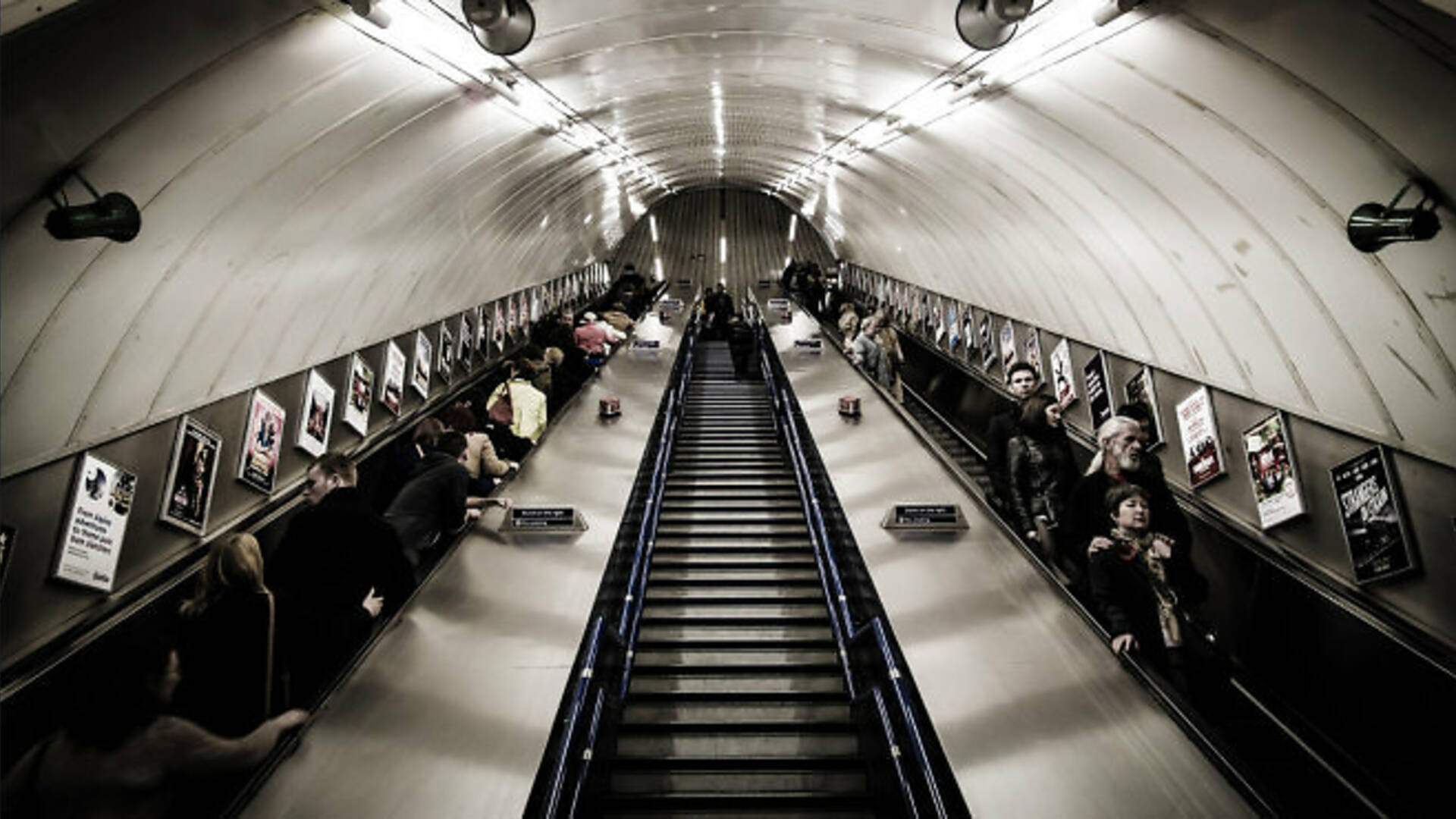 41 beautiful photos of the London Underground