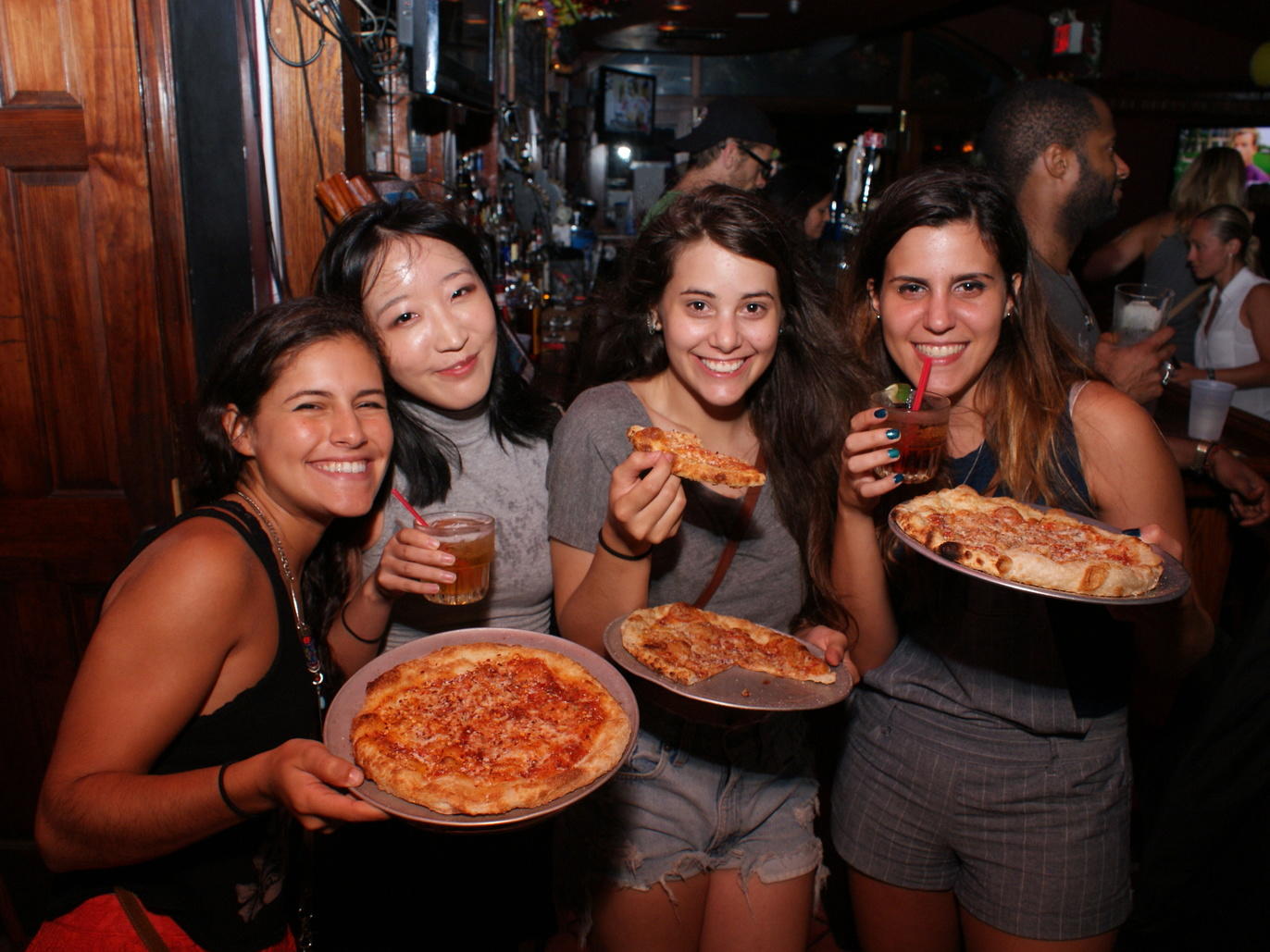 Free food and bar food deals at New York City bars