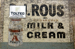 Ghost signs in Chicago: advertisements from the past