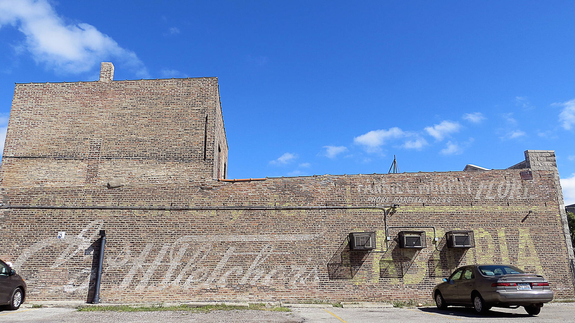 Ghost signs in Chicago: advertisements from the past