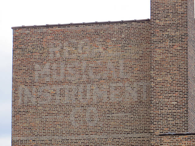 Ghost signs in Chicago: advertisements from the past