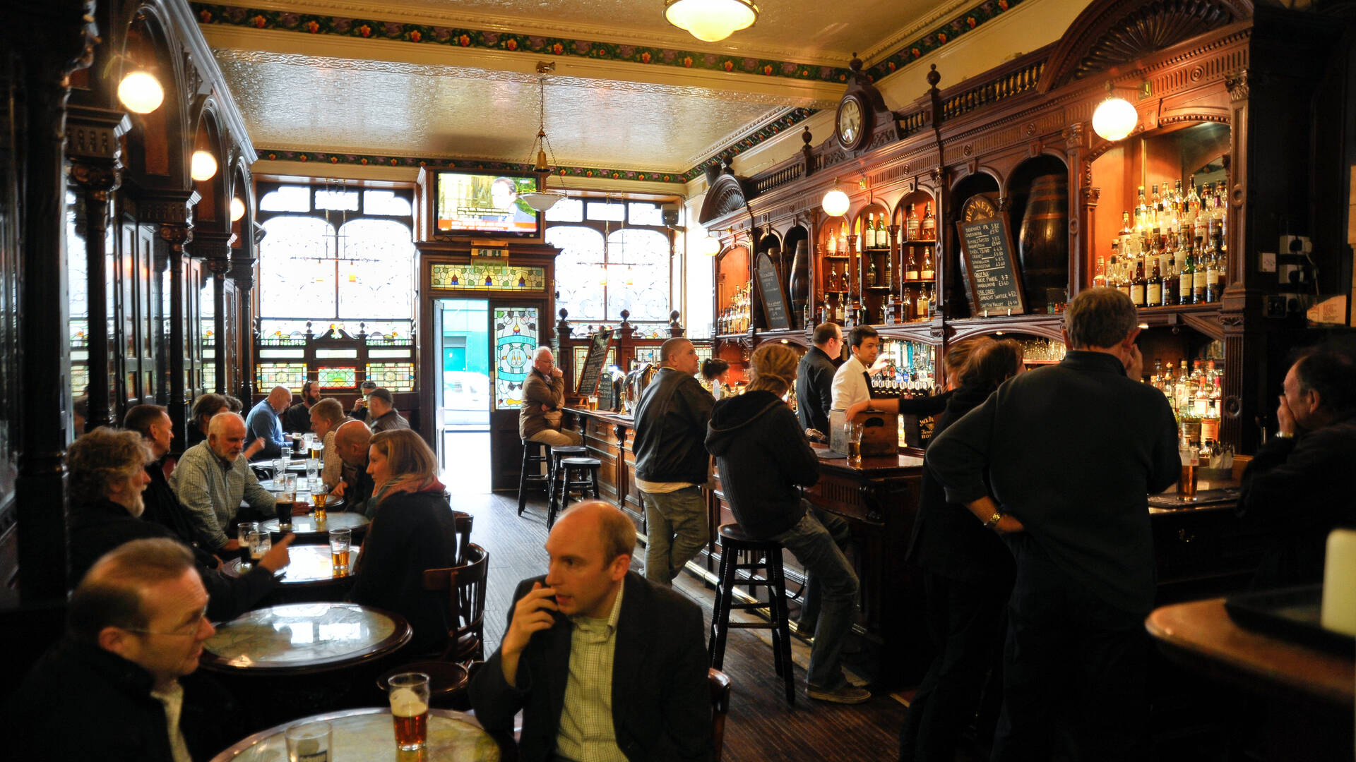 24 Best Pubs in Edinburgh Right Now
