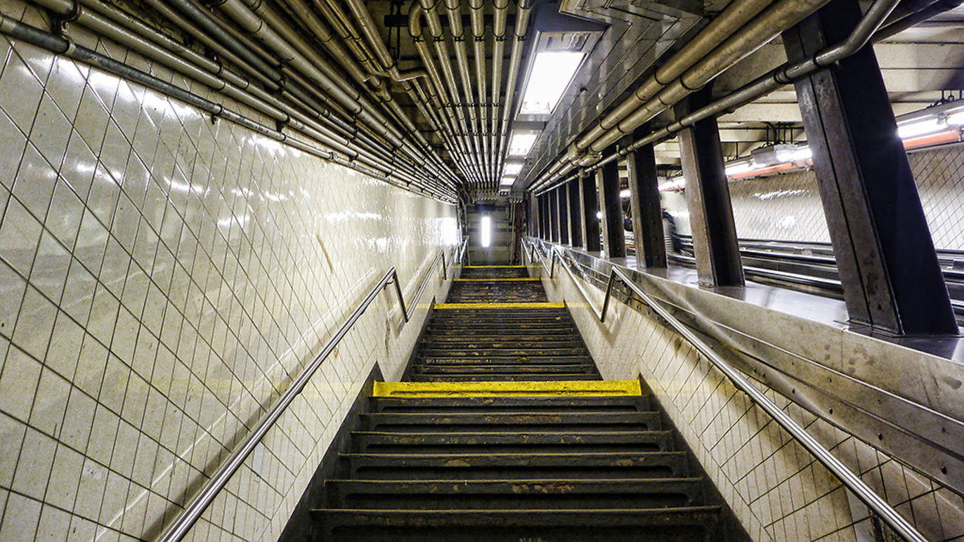 21 eerie photos of the empty NYC subway