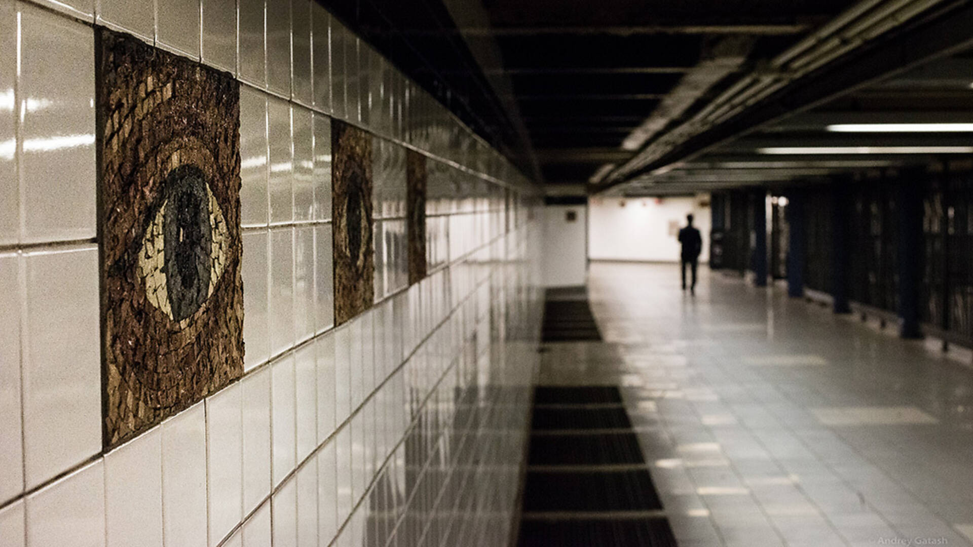 21 eerie photos of the empty NYC subway