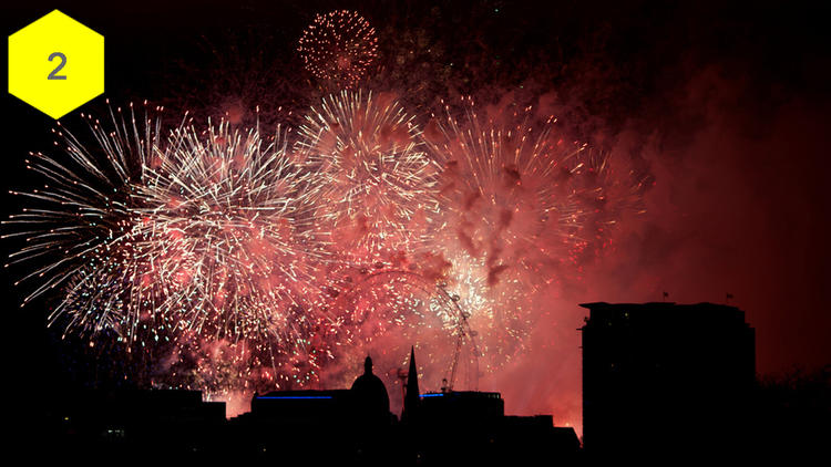 25 stunning photos of fireworks in London – Bonfire Night in London ...