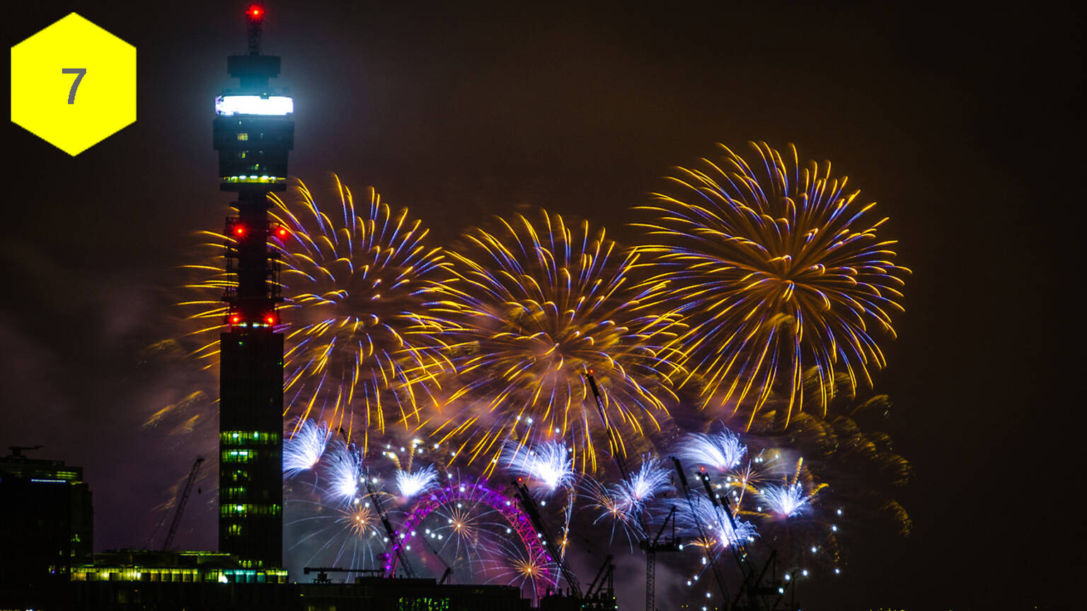 25 stunning photos of fireworks in London – Bonfire Night in London ...