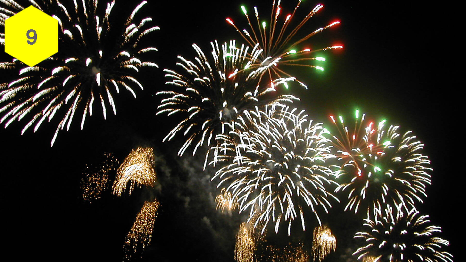 25 stunning photos of fireworks in London – Bonfire Night in London ...
