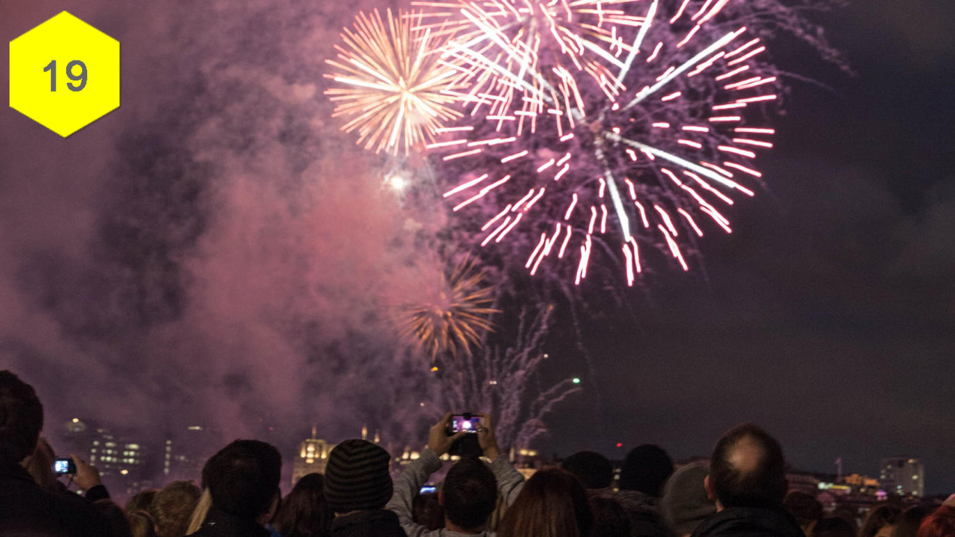 25 stunning photos of fireworks in London – Bonfire Night in London ...