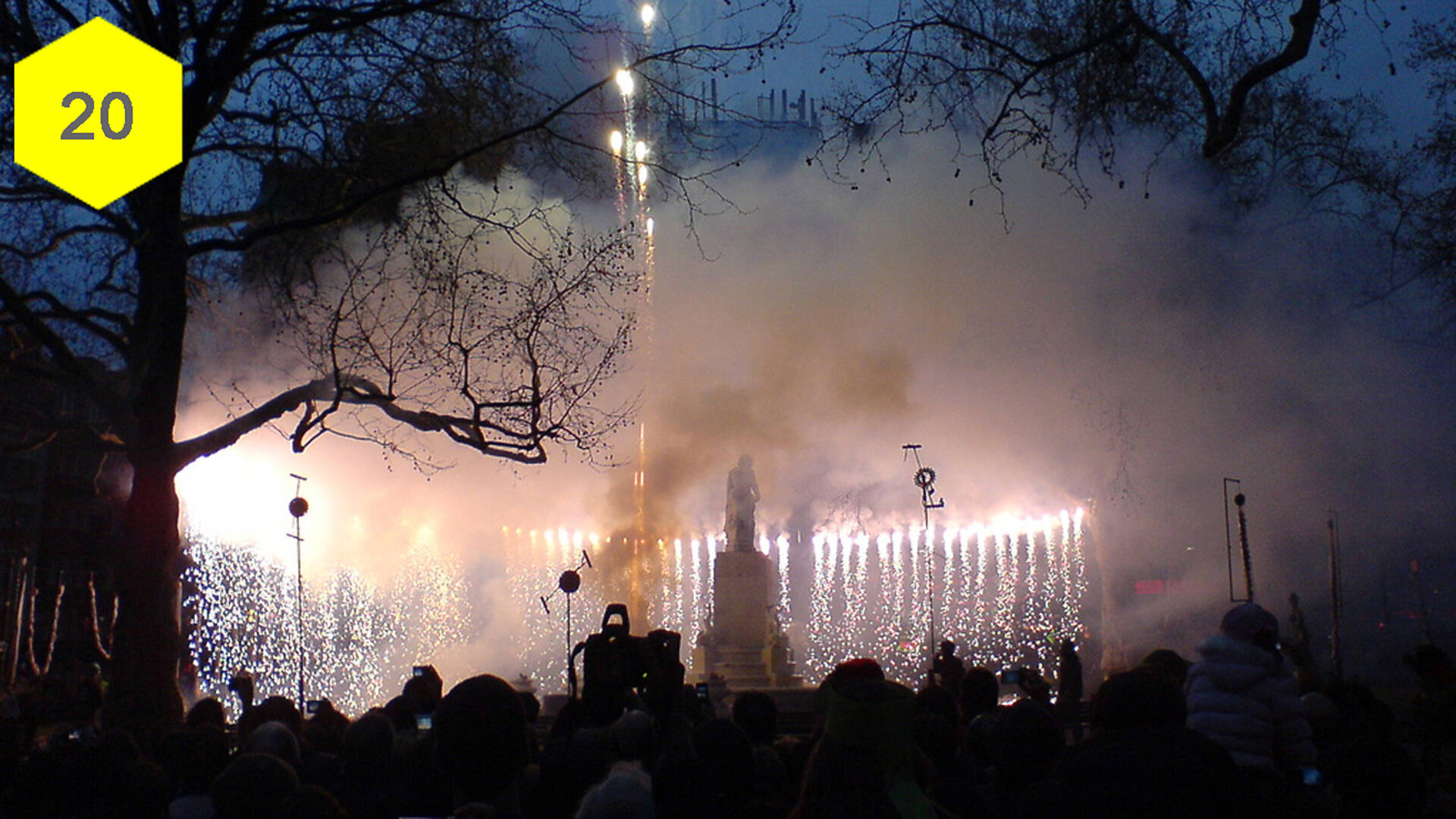 25 stunning photos of fireworks in London – Bonfire Night in London ...