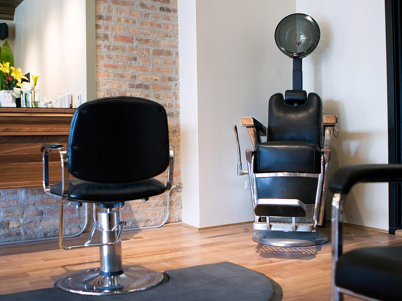 Hair salons in Chicago for hair cuts, color and blowouts