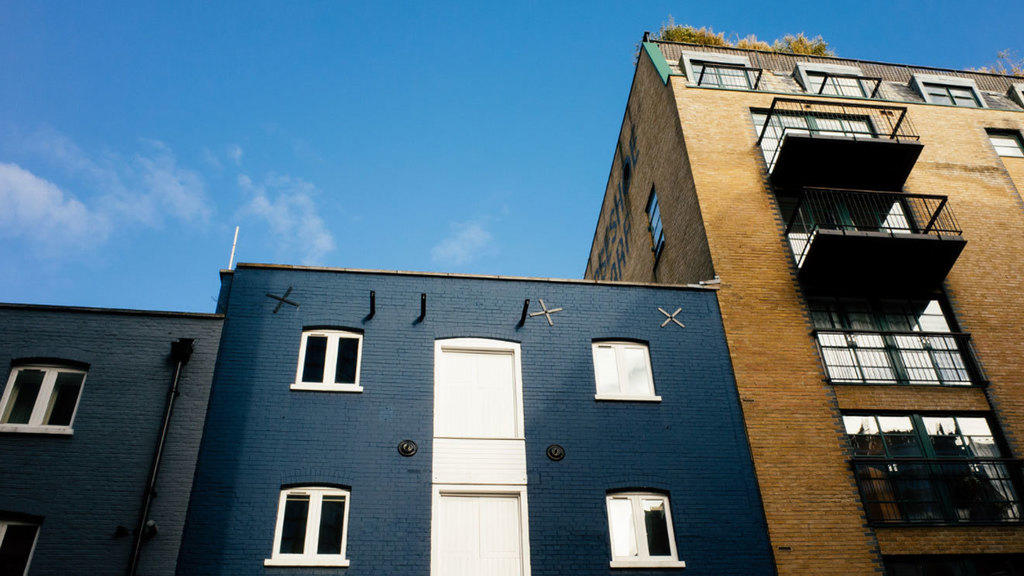 39 minimal photos of London architecture from Laura McGregor