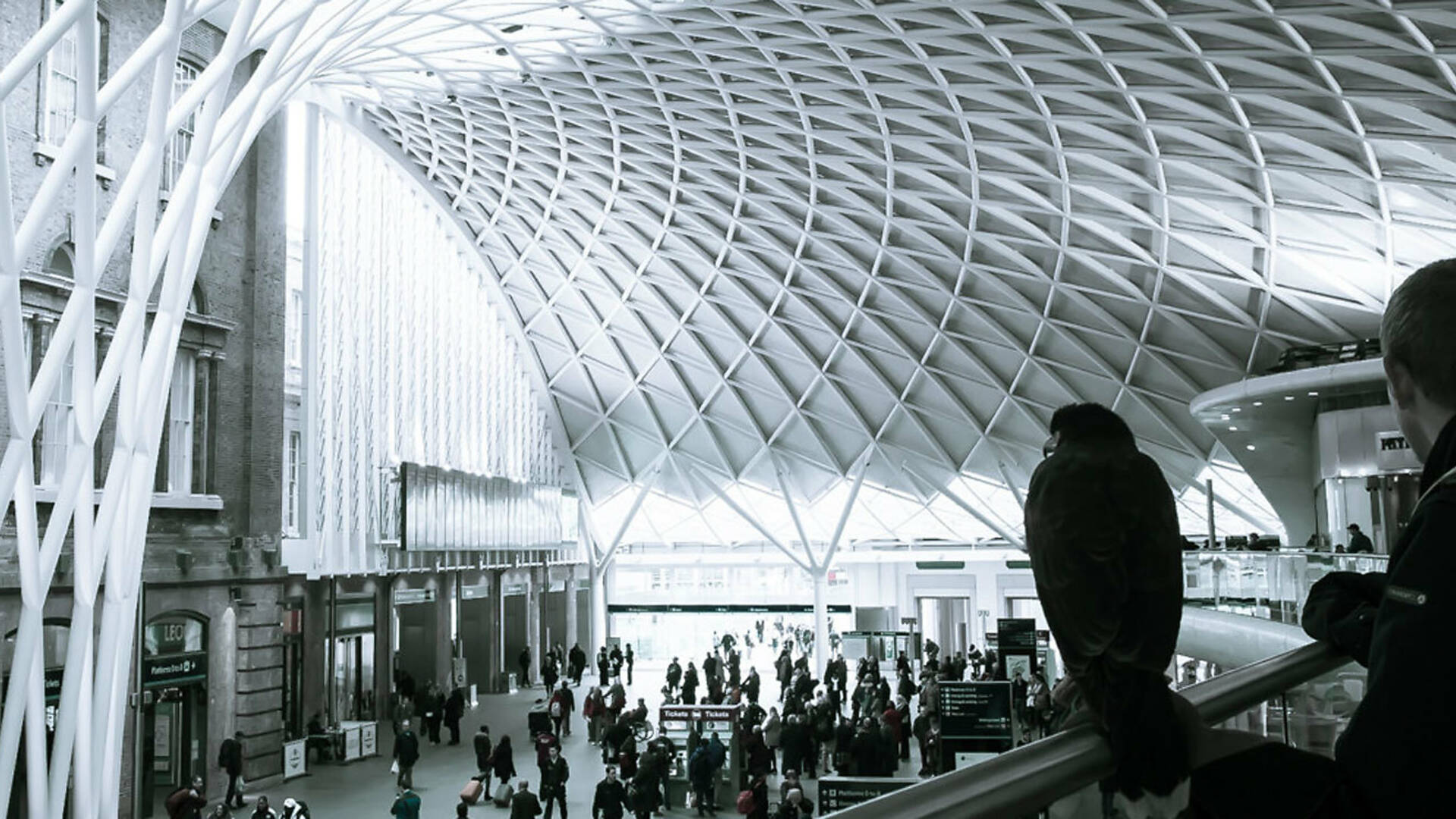 39 minimal photos of London architecture from Laura McGregor