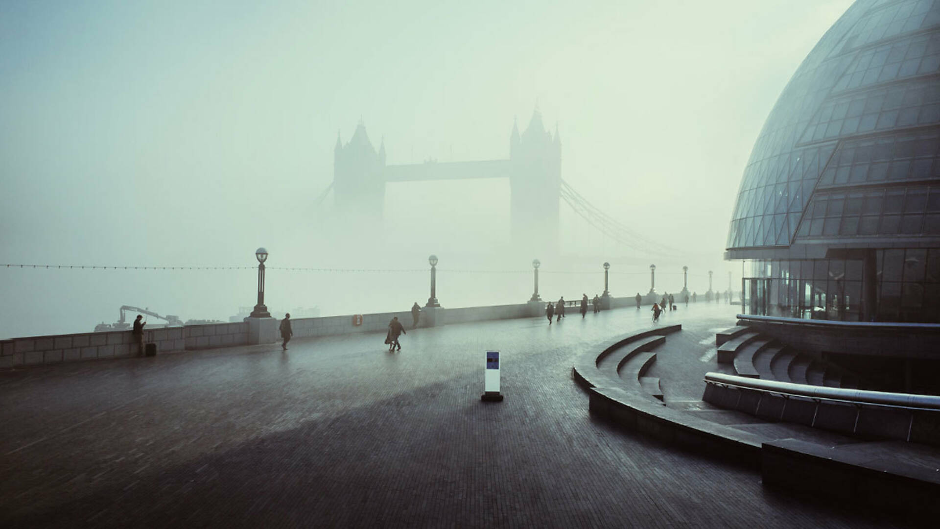 39 minimal photos of London architecture from Laura McGregor