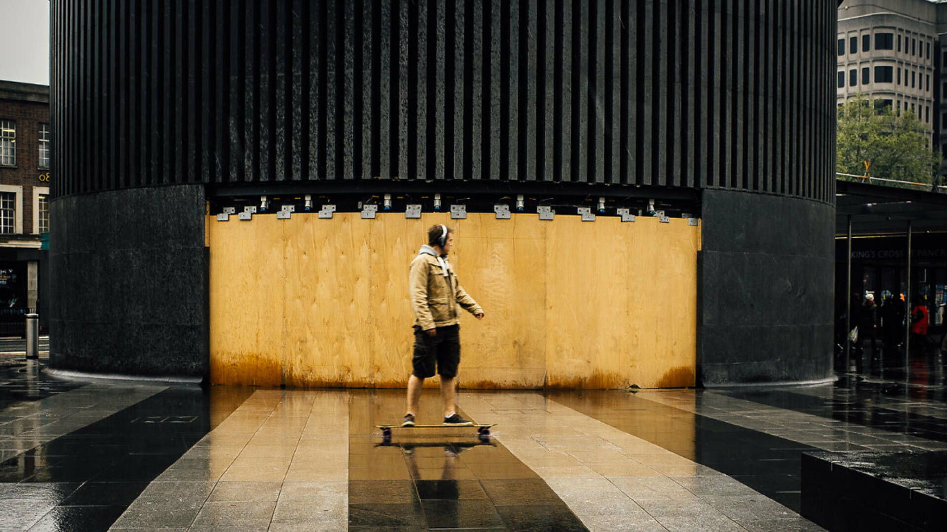 39 minimal photos of London architecture from Laura McGregor