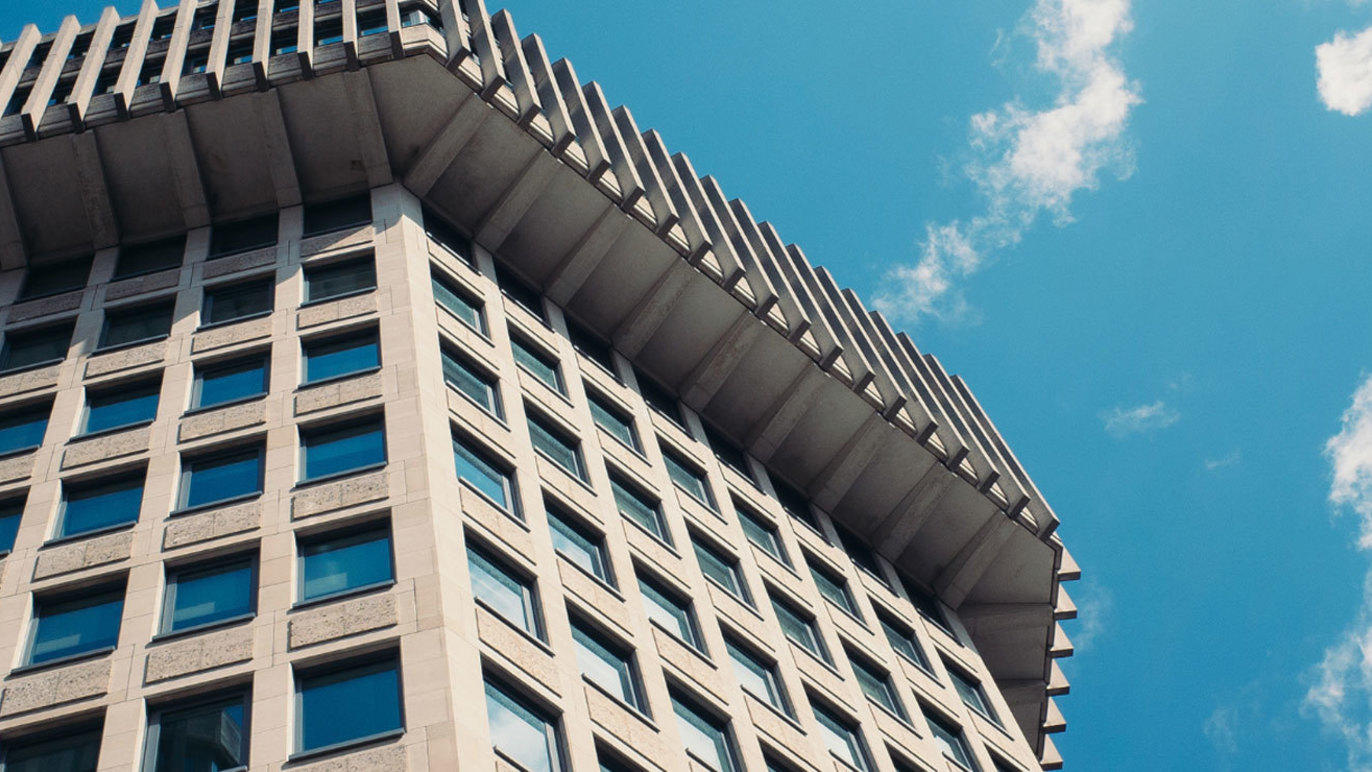 39 minimal photos of London architecture from Laura McGregor