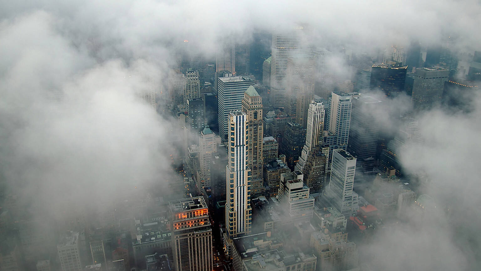 24 dazzling photos of NYC in the fog