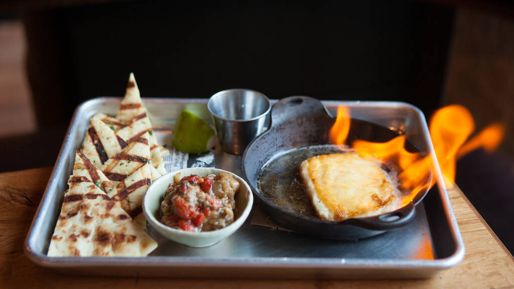 17 Iconic Chicago Foods You Have to Try