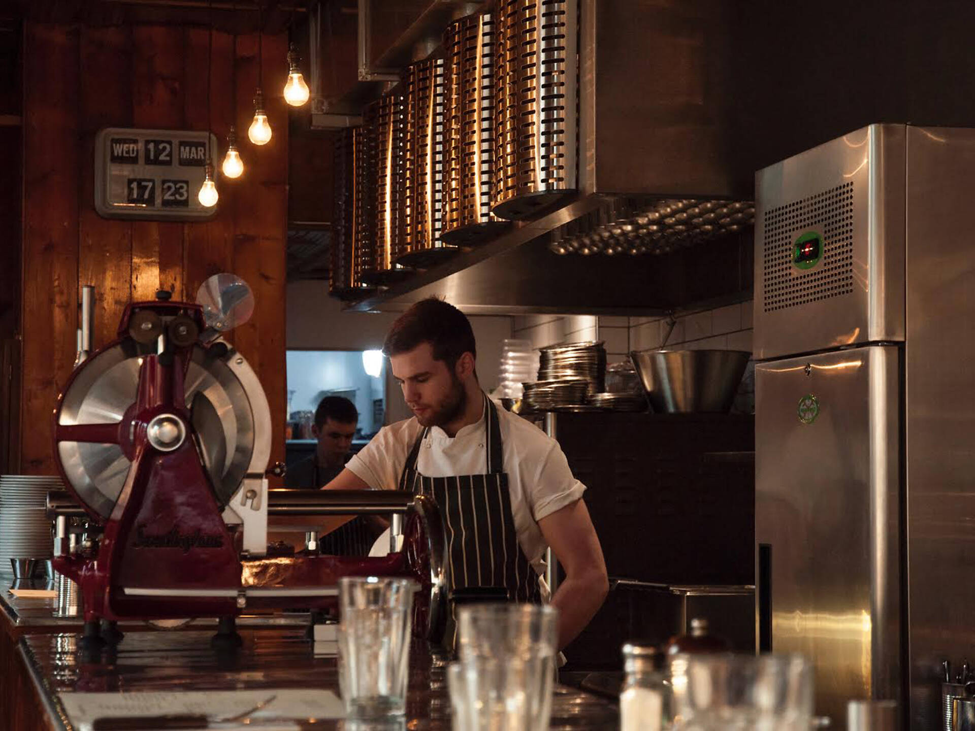 24 Best Restaurants in Leeds You Need To Try