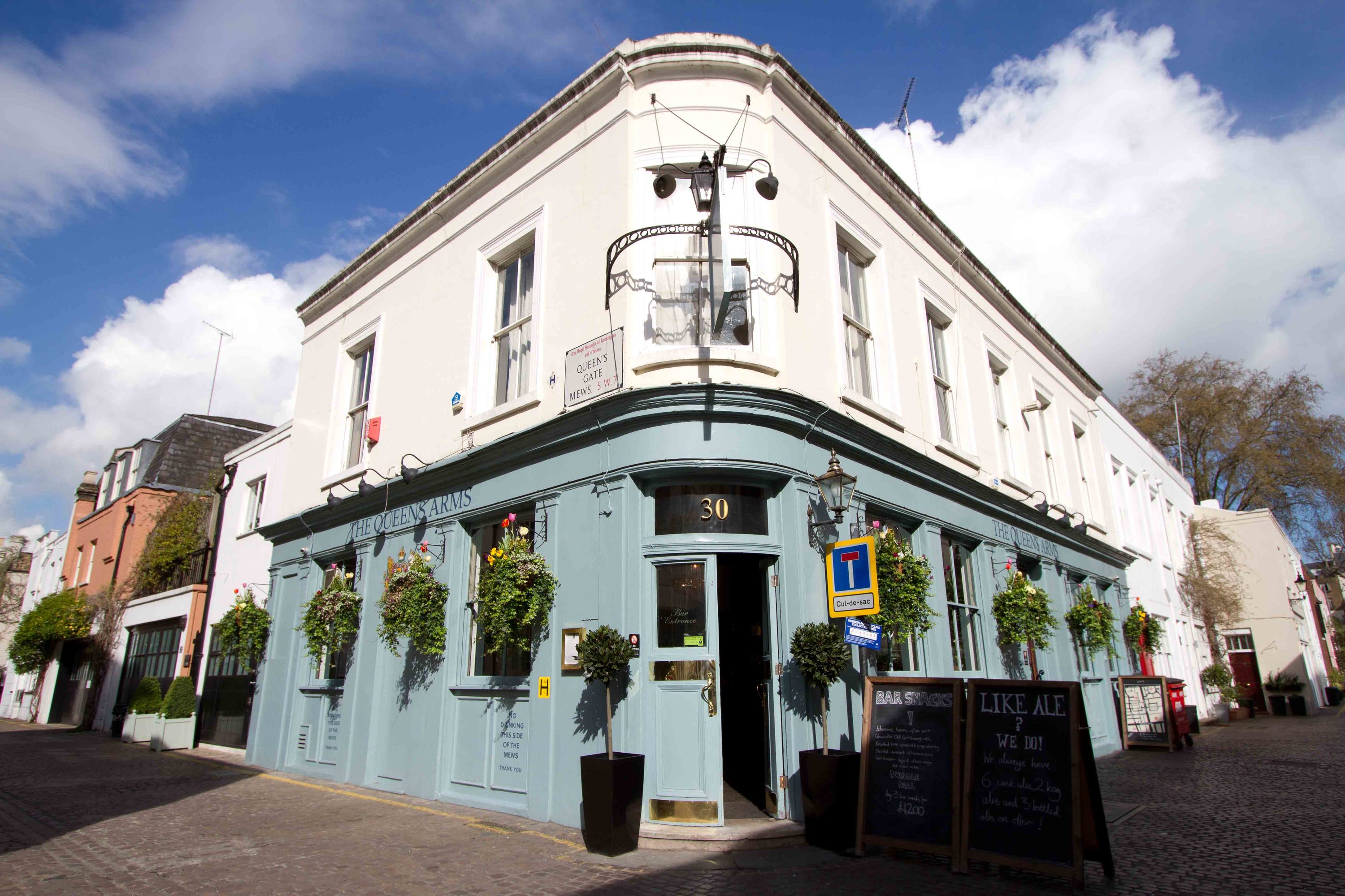 Queen's Arms | Bars and pubs in Kensington, London