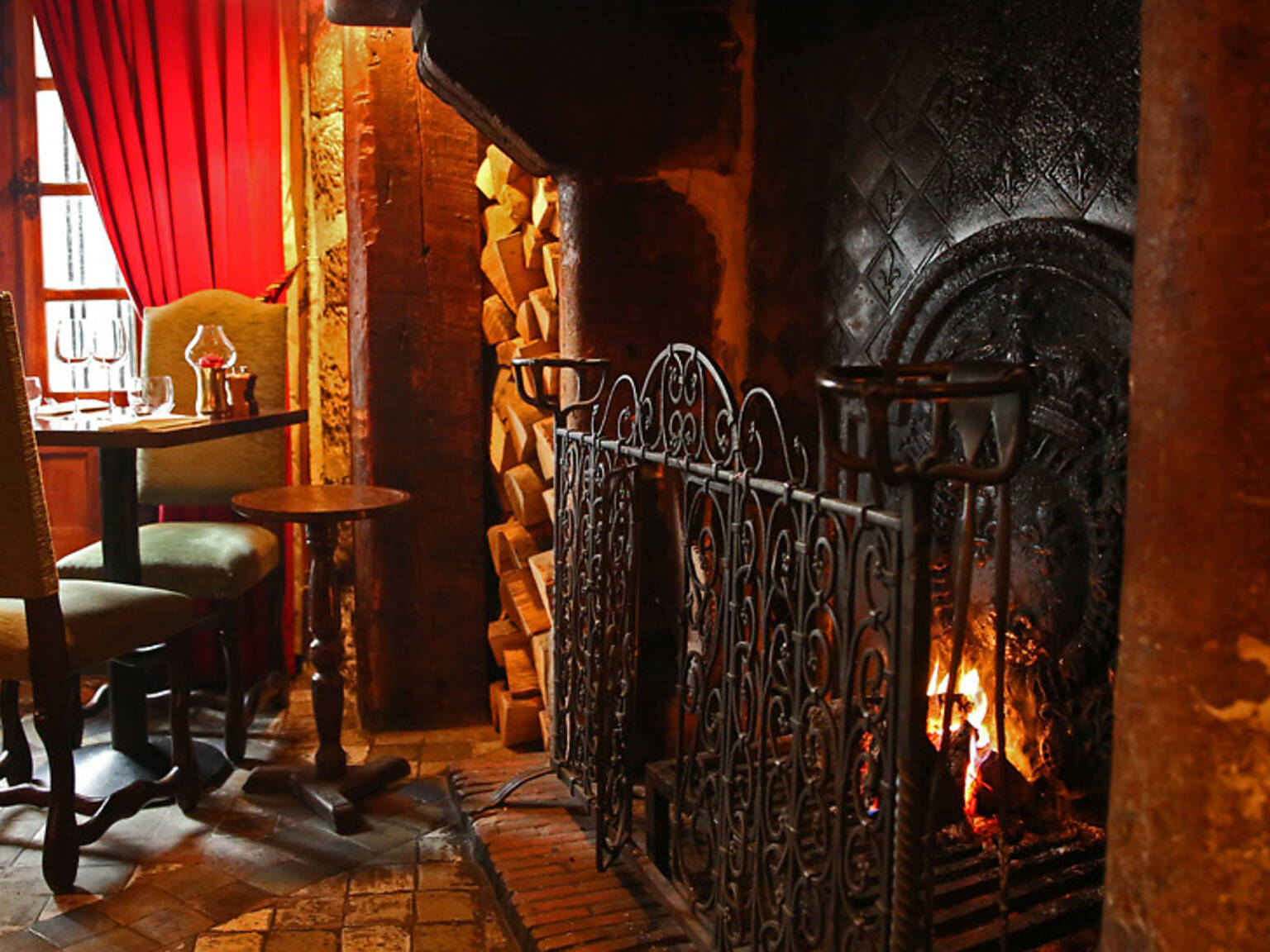 Paris' best bars and restaurants with open fires – Time Out Paris