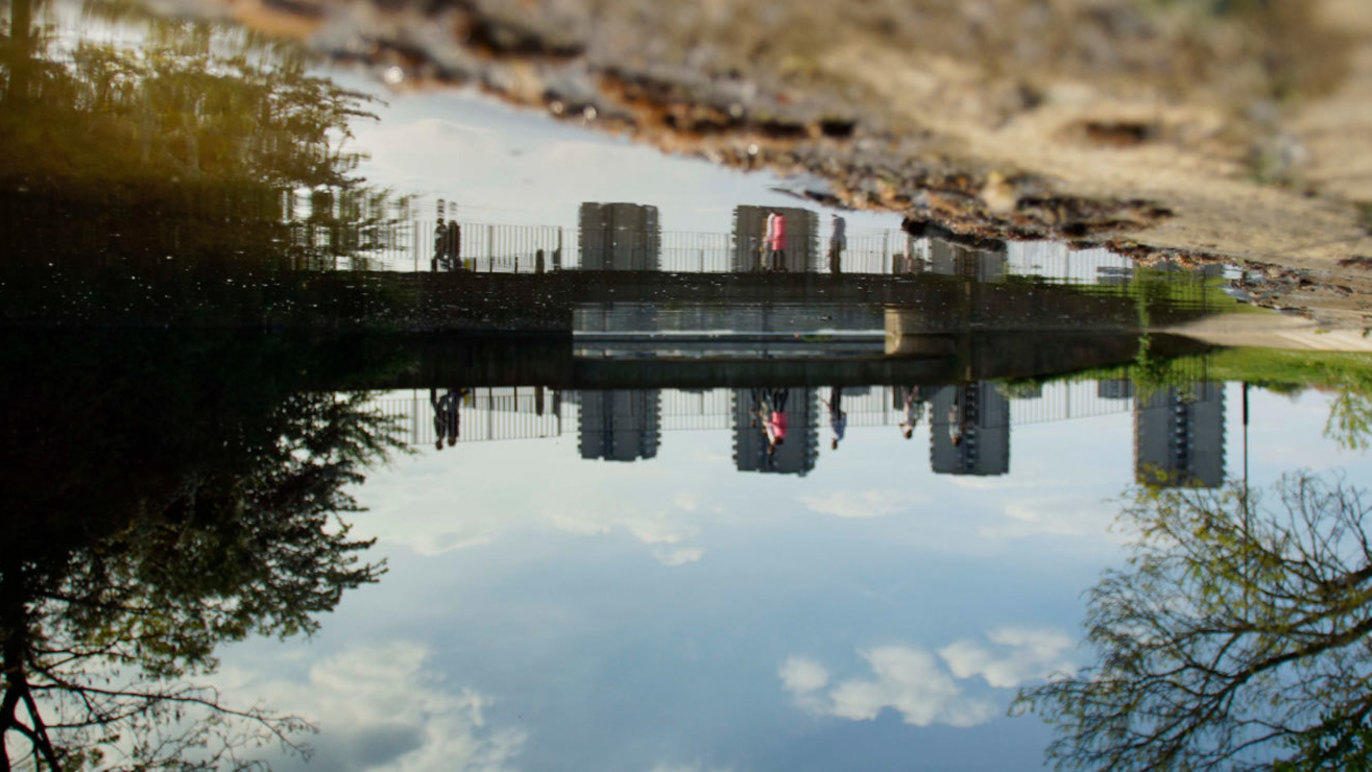 37 beautifully contorted photos of London from Lisa Wormsley