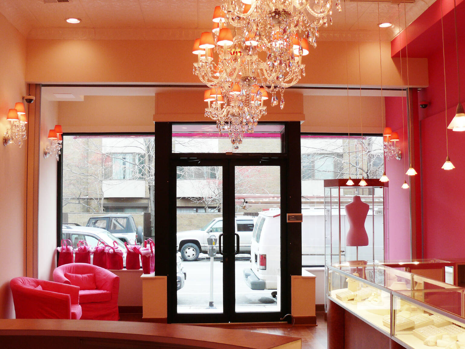 Jewelry stores in Chicago for engagement rings and earrings