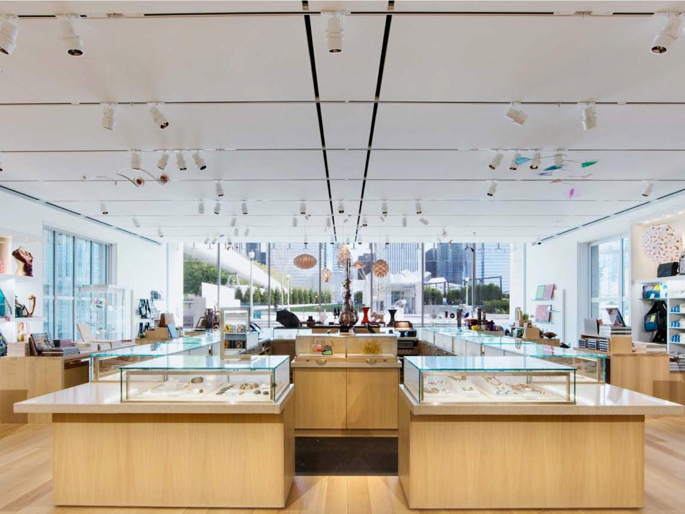 Loop shops that go beyond discount chain stores