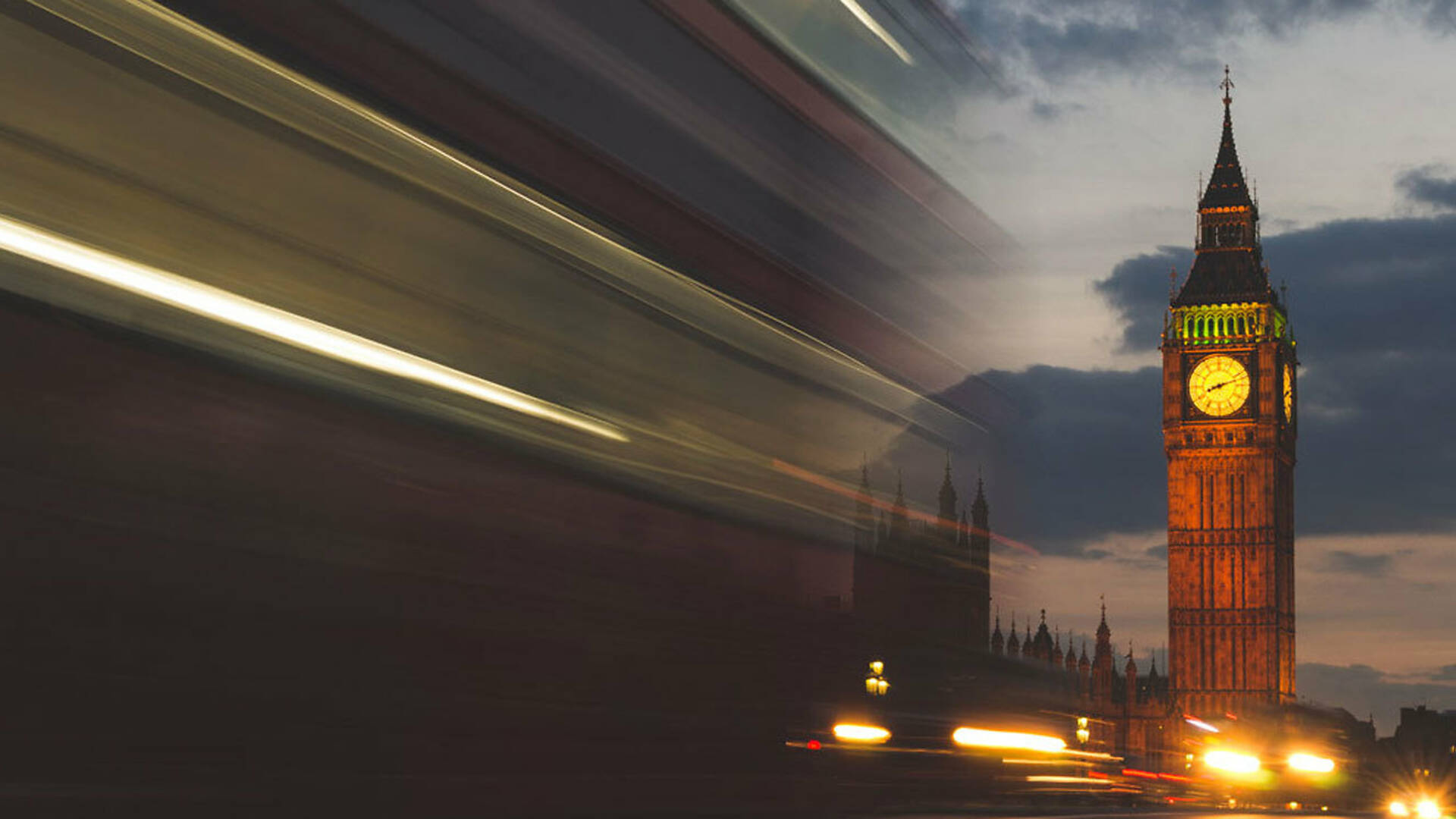 29 gloomy photos of London from Arron Strutt