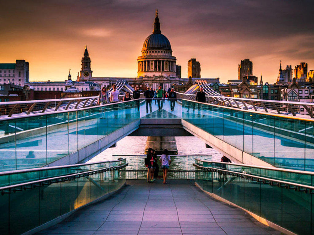 29 gloomy photos of London from Arron Strutt