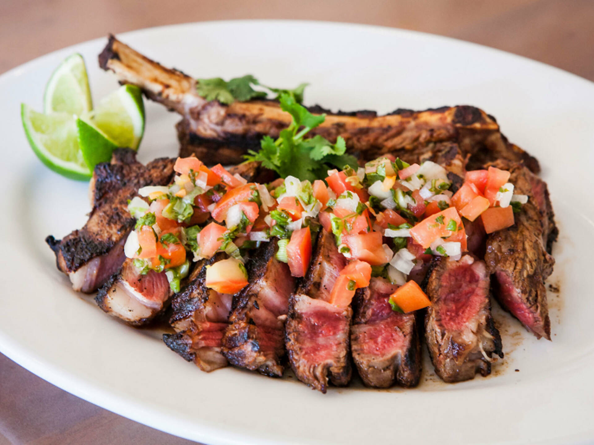 28 Best Happy Hours Los Angeles Has for Beer, Wine and Cocktails