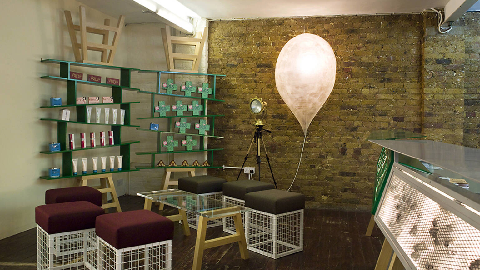 Best brow bars in NYC for eyebrow threading, tweezing or waxing