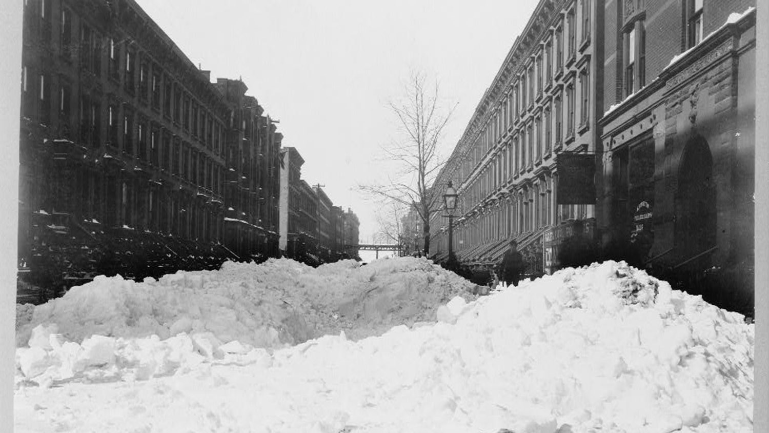 See photos of NYC in snowstorms through the decades