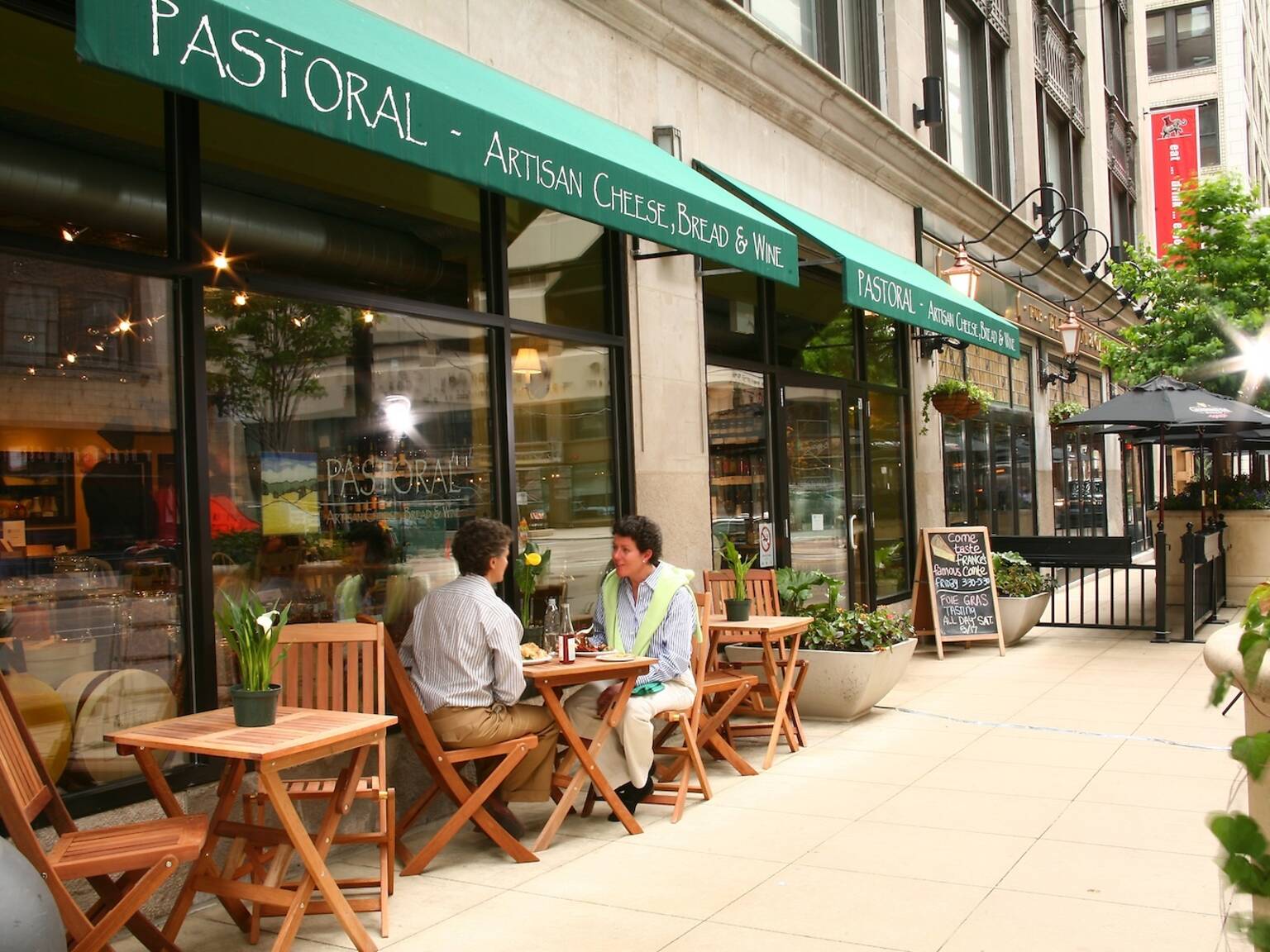 Loop shops that go beyond discount chain stores