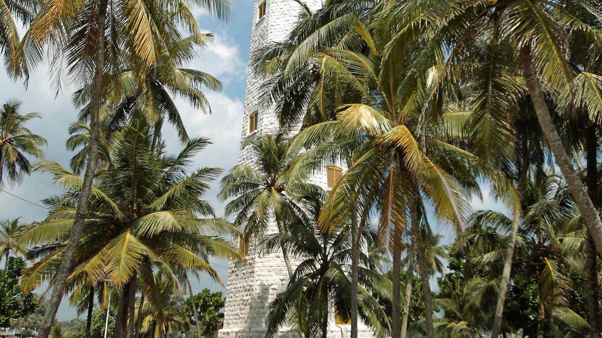 Dondra Head Lighthouse | Attractions in Devinuwara, Sri Lanka