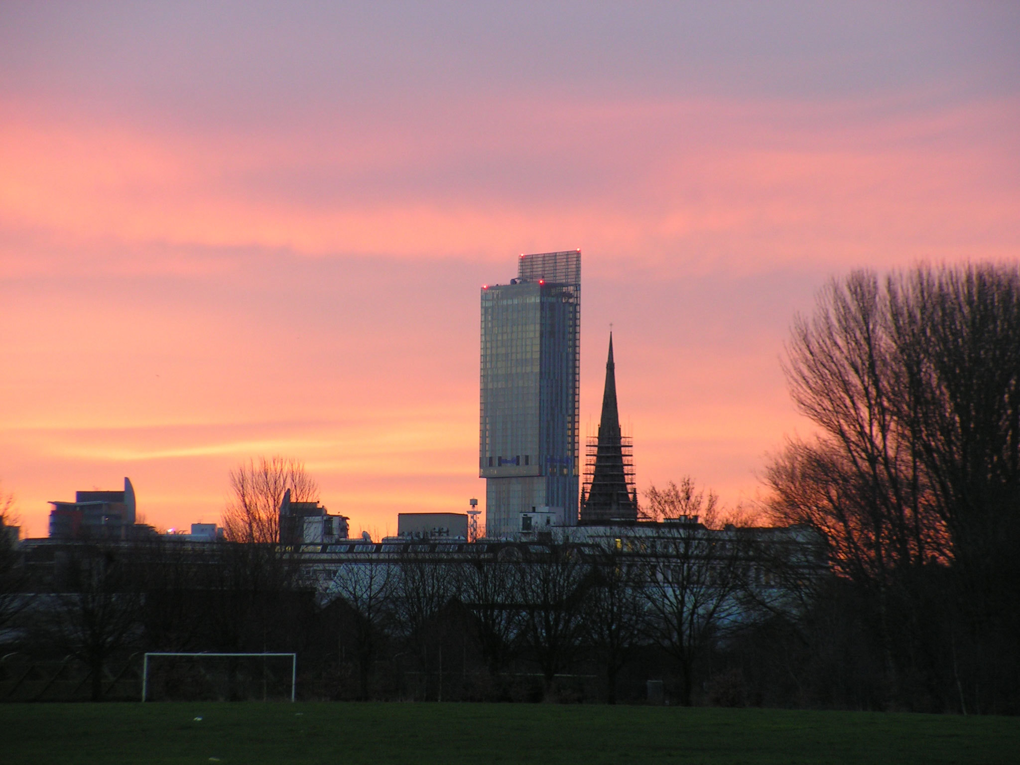 22 vibrant photos of Manchester at sunset and sunrise