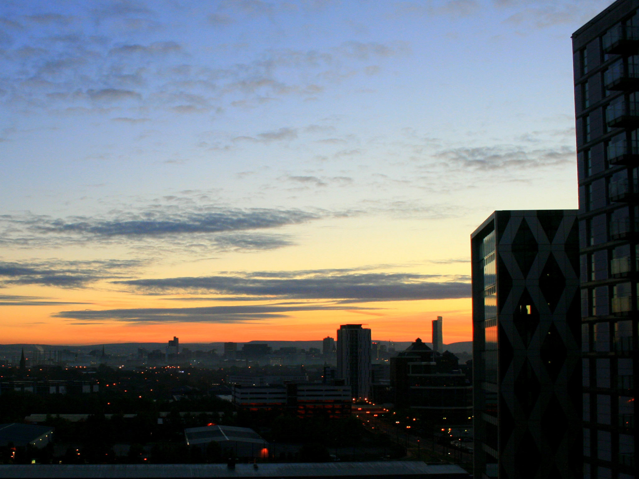 22 vibrant photos of Manchester at sunset and sunrise