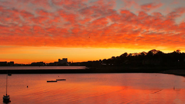 16 hazy photos of Edinburgh at dawn