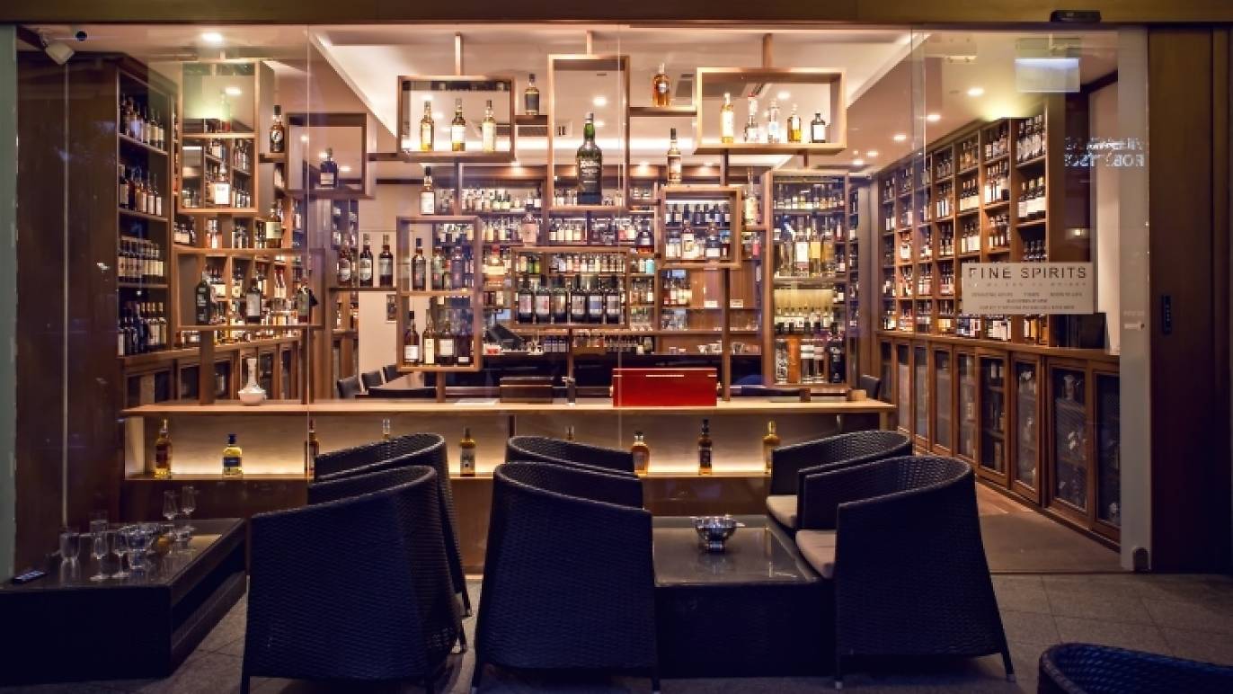8 Quiet Bars In Singapore For A Chill Evening