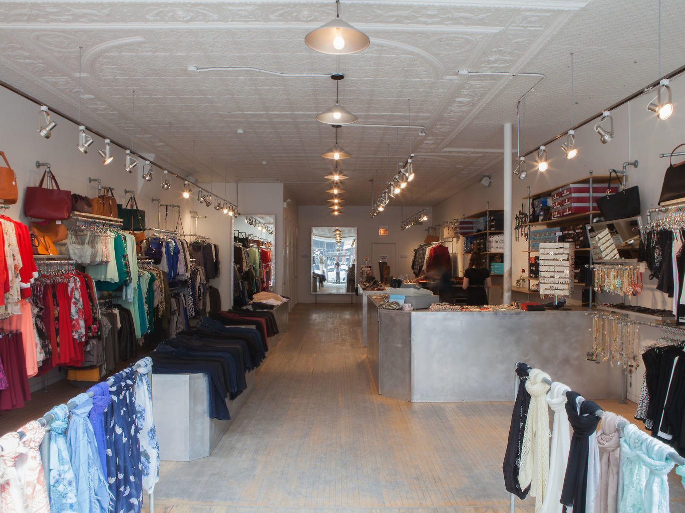 Cheap clothes in Chicago at bargain boutiques