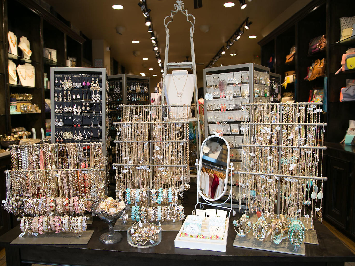 Cheap clothes in Chicago at bargain boutiques